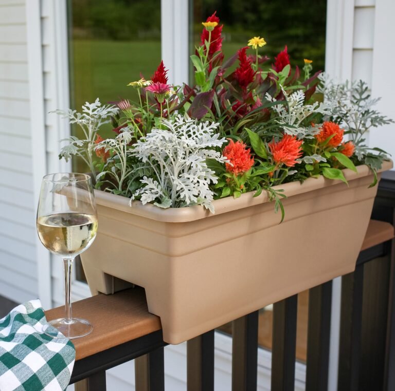 17 Perfect Planters Around The Pool: Stylish Ideas To Elevate Your ...