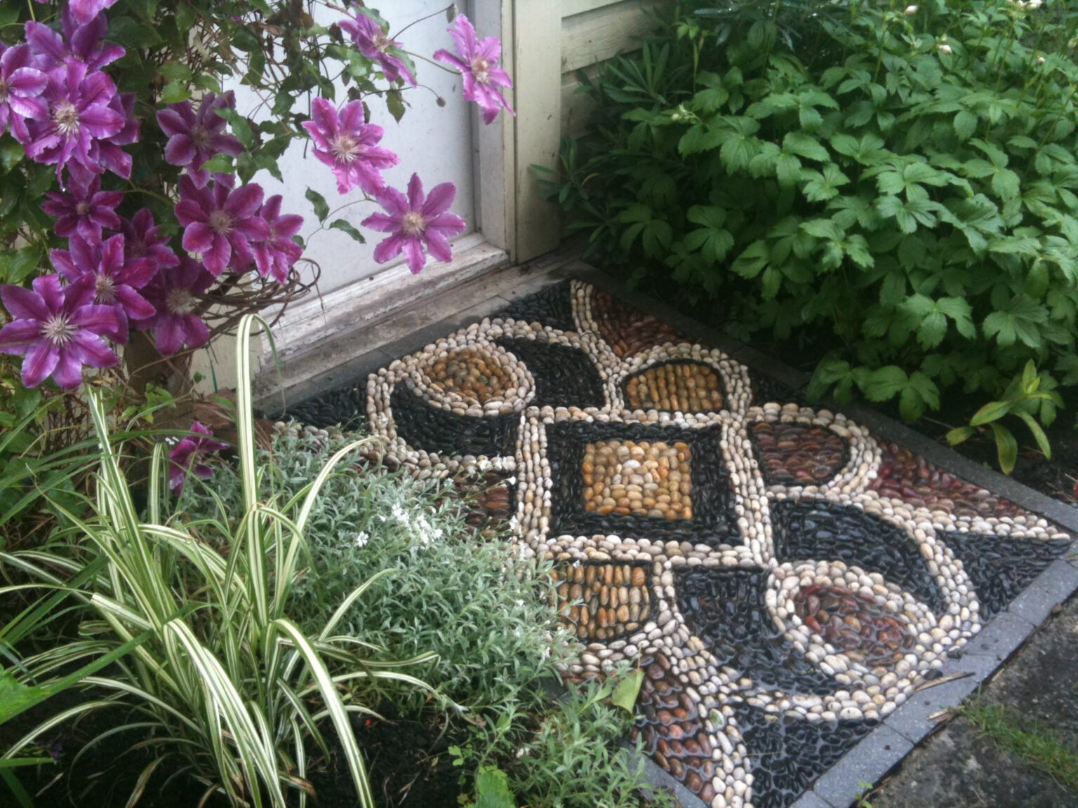 11 Low-Maintenance Backyard Landscaping Ideas With No Grass - My ...