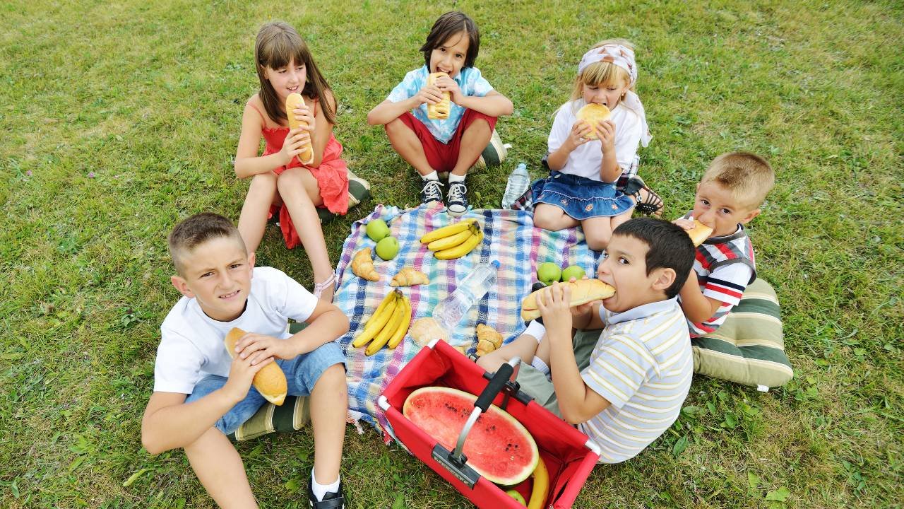 15 Fun Spring Picnic Ideas For A Perfect Outdoor Getaway - My Besuited Home